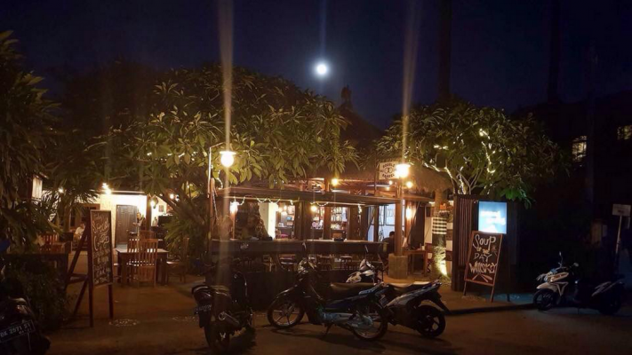 Omang Omang Bar And Diner - Bali.com